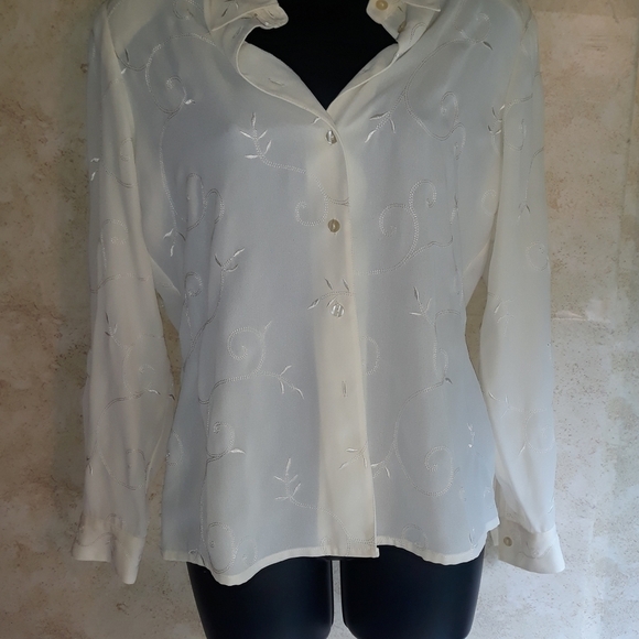 Laura Scott | Tops | Laura Scott Shear Button Up Blouse A4 | Poshmark